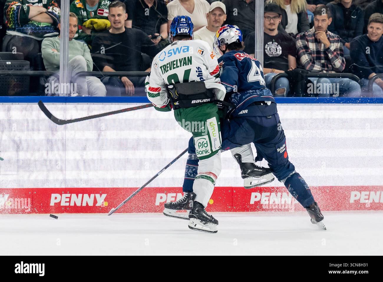 Kampf um den Puck / Zweikampf zwischen Thomas Jordan Trevelyan ...