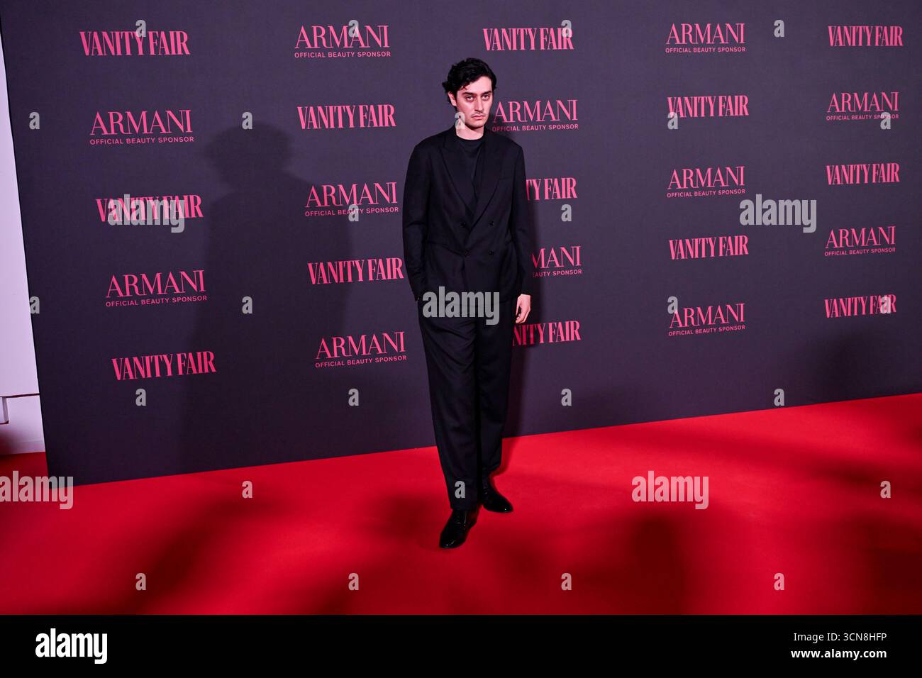 Actor George Steane at the Vanity Fair Gala photocall. SEPTEMBER 19 ...