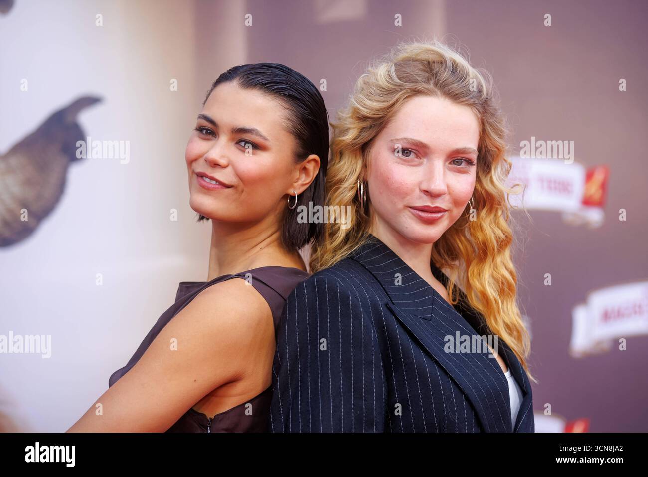 Premiere - Die Schule der magischen Tiere 4 - Tomomi Themann und Emilia ...