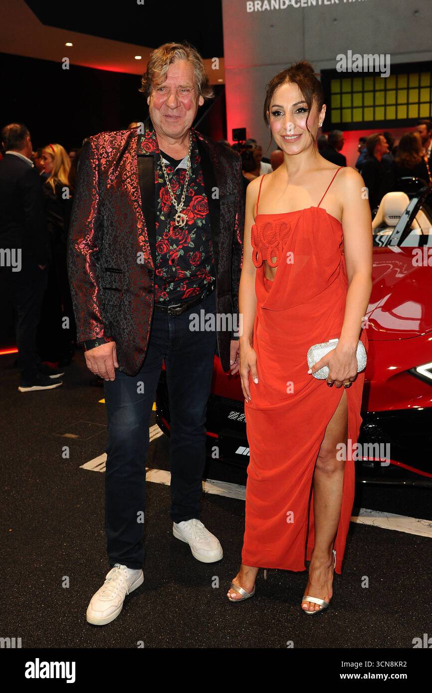 Uwe Rohde und Laila Hamidi. Grand Opening des neuen AMG Brand Center ...