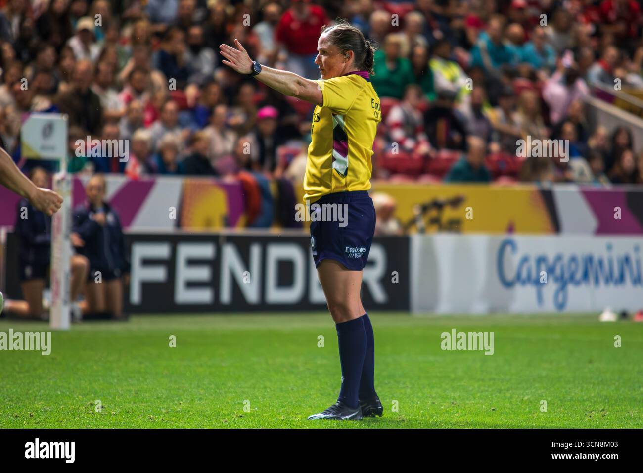 Bristol, UK, 19th September 2025 Referee Aimee Barrett-Theron awards a ...