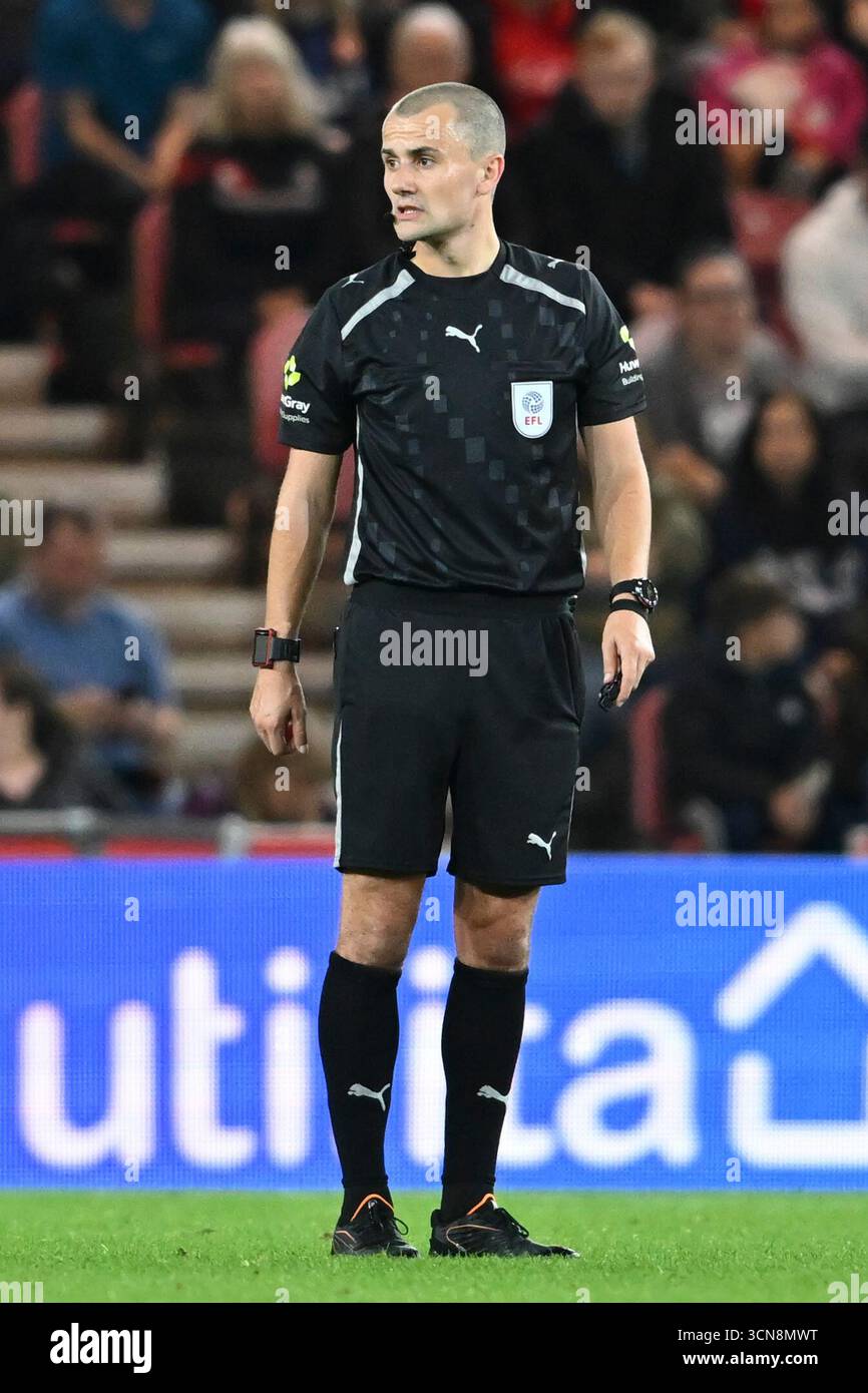 Referee Andrew Kitchen during the Sky Bet Championship match between ...