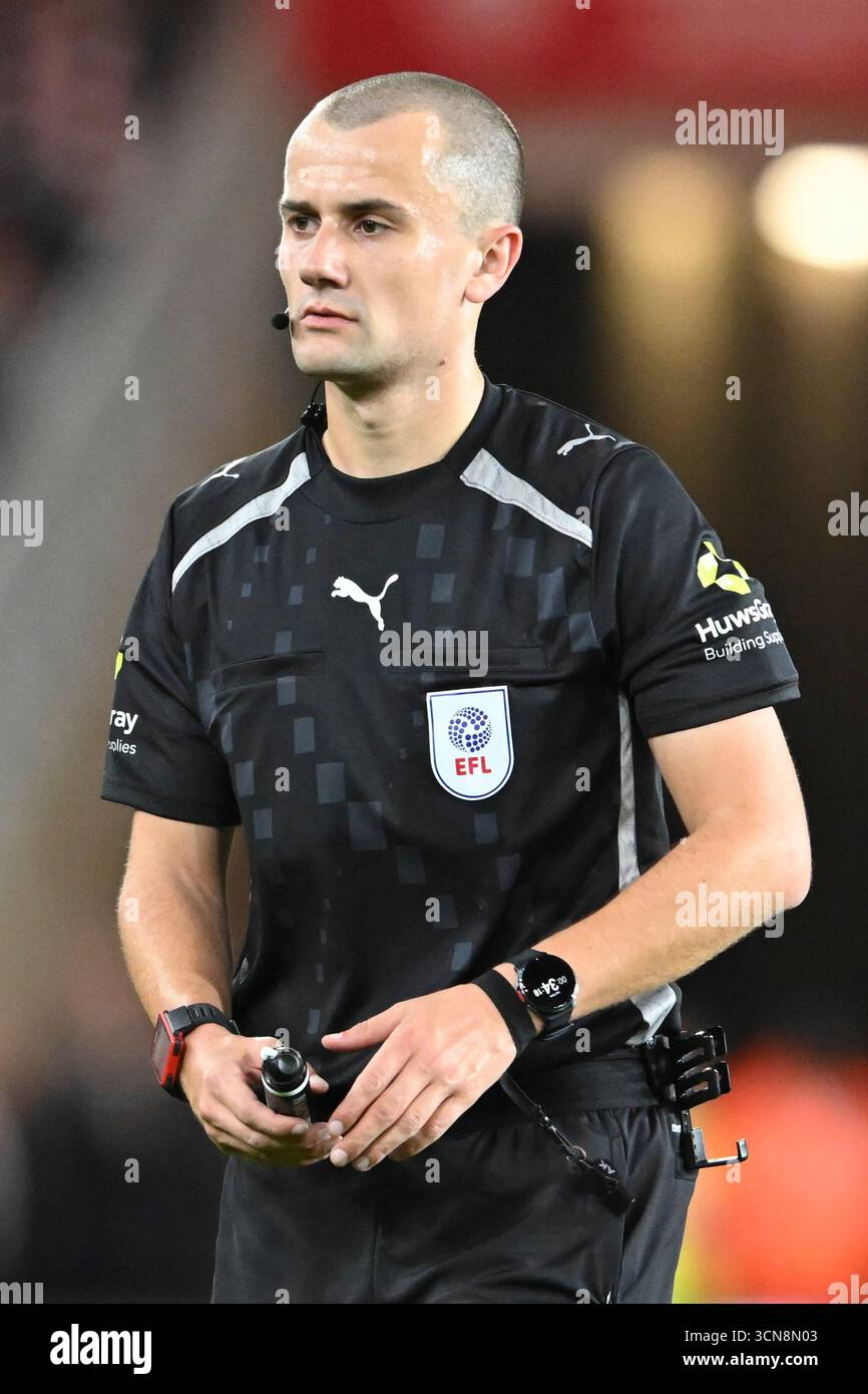 Referee Andrew Kitchen during the Sky Bet Championship match between ...