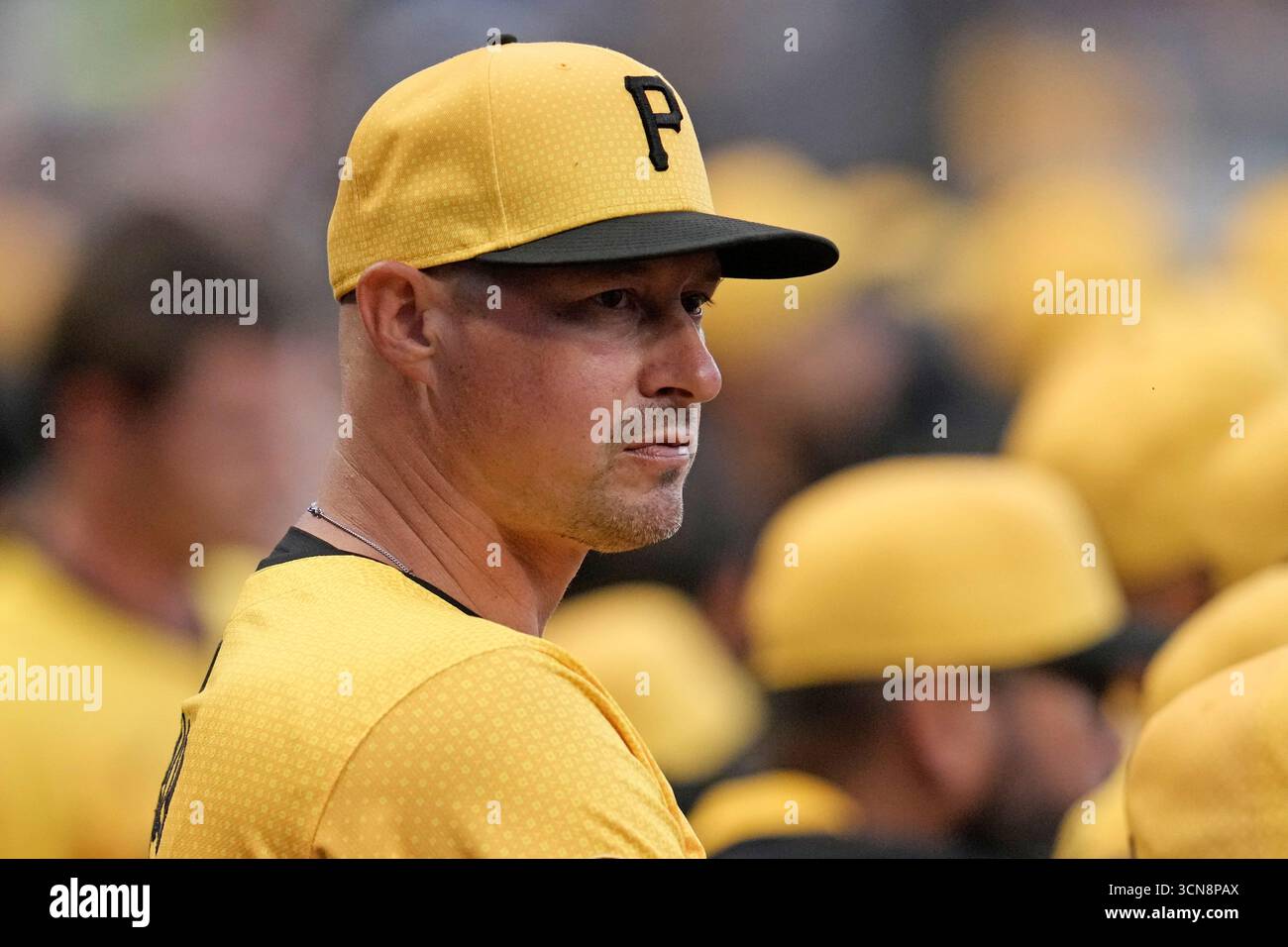 Pittsburgh Pirates manager Don Kelly stands on the dugout during the ...