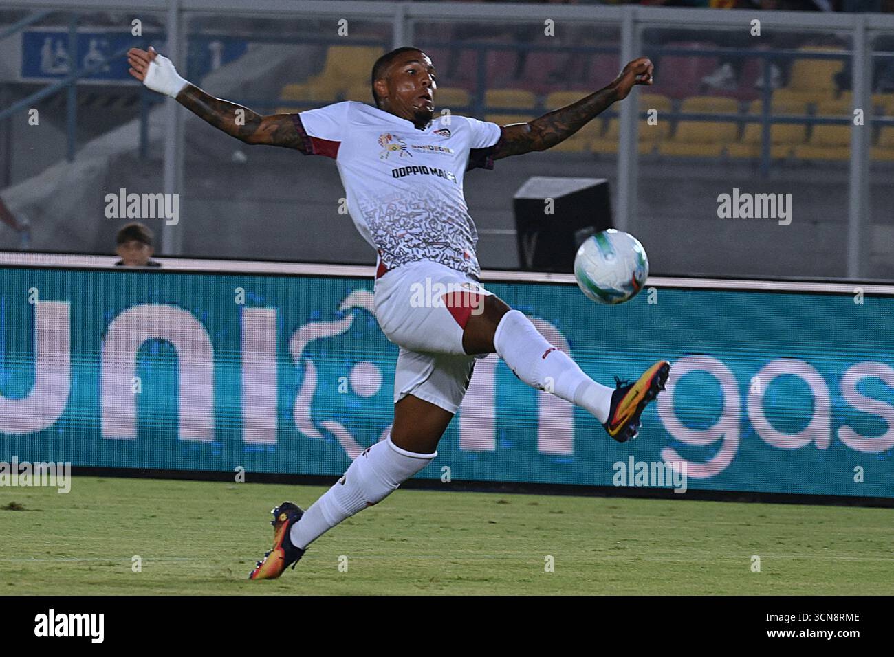 Michael Folorunsho (Cagliari Calcio) in action during US Lecce vs ...