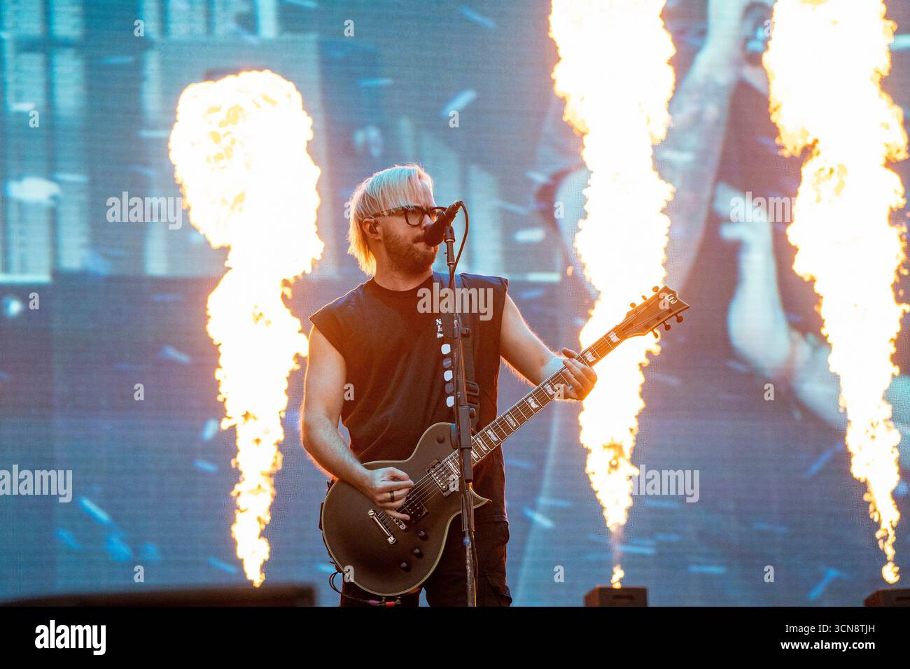 Keith Wallen of Breaking Benjamin performs during the Louder Than Life ...