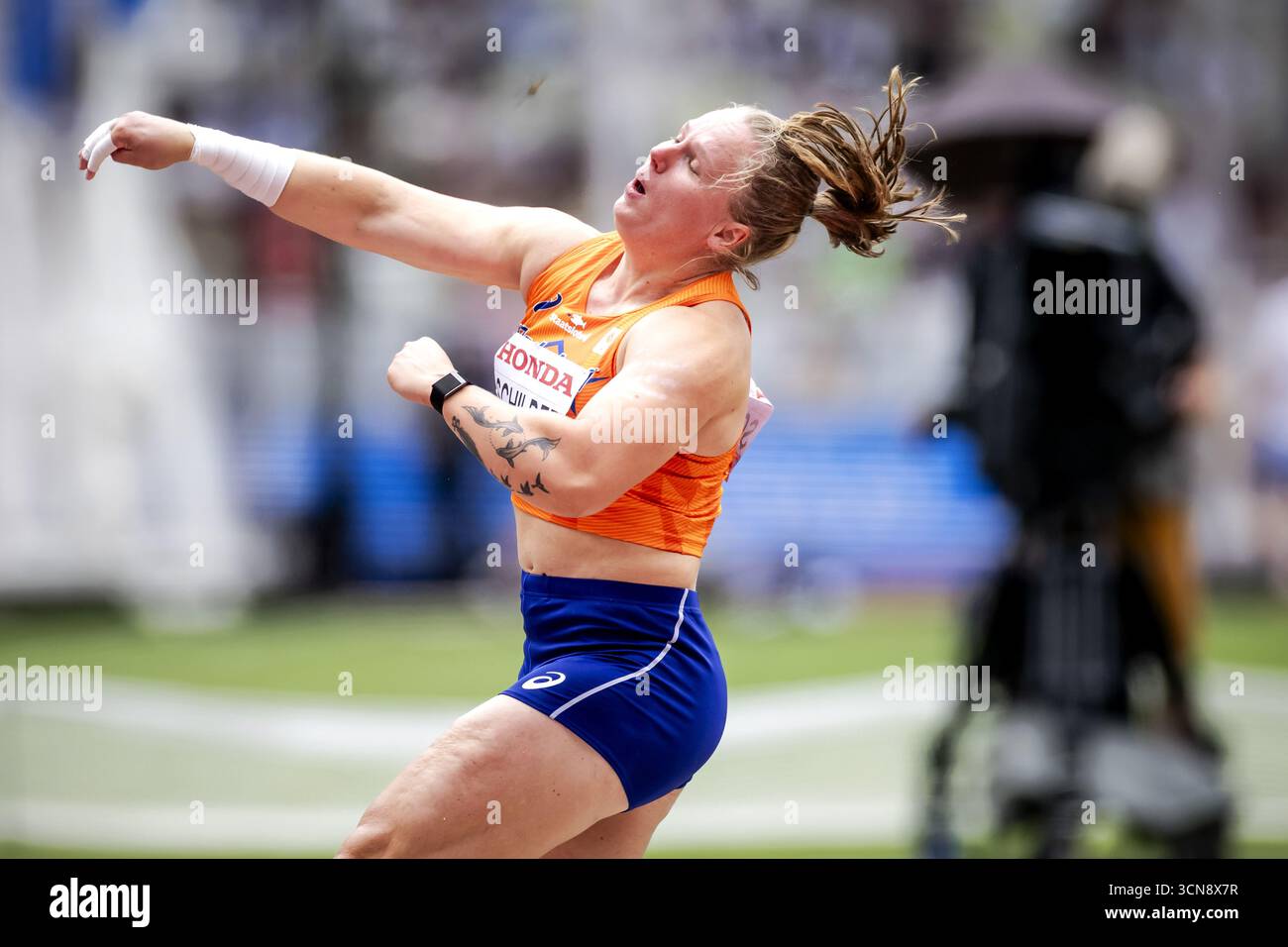 TOKYO - Jessica Schilder in the shot put at the World Athletics ...