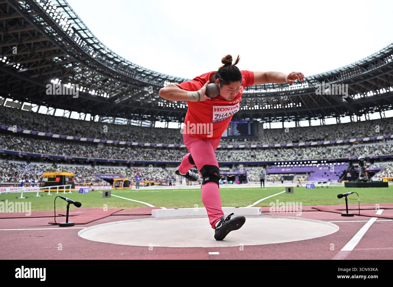 (250920) -- TOKYO, Sept. 20, 2025 (Xinhua) -- Zhang Linru of China ...