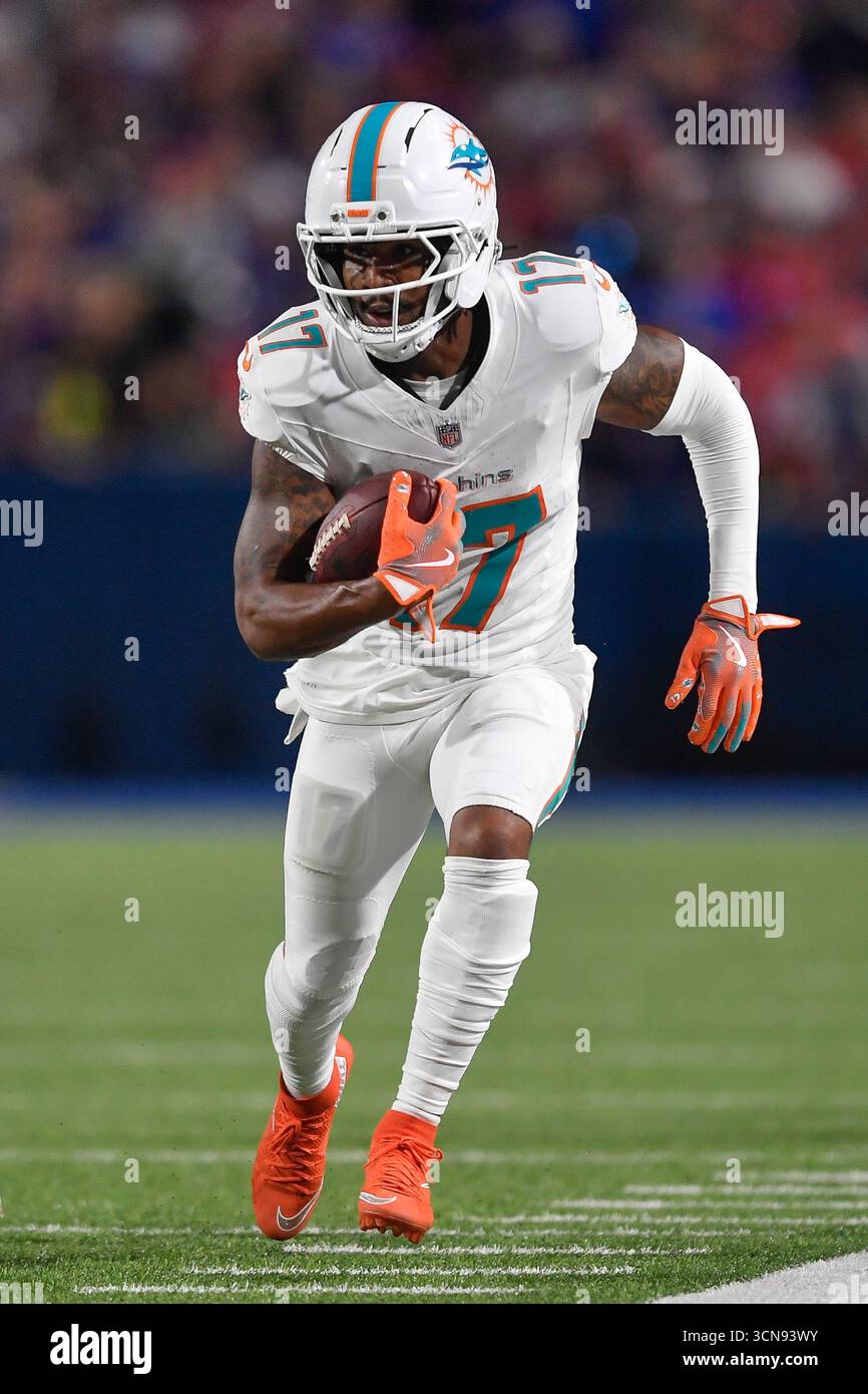 Miami Dolphins wide receiver Jaylen Waddle (17) runs with the ball ...