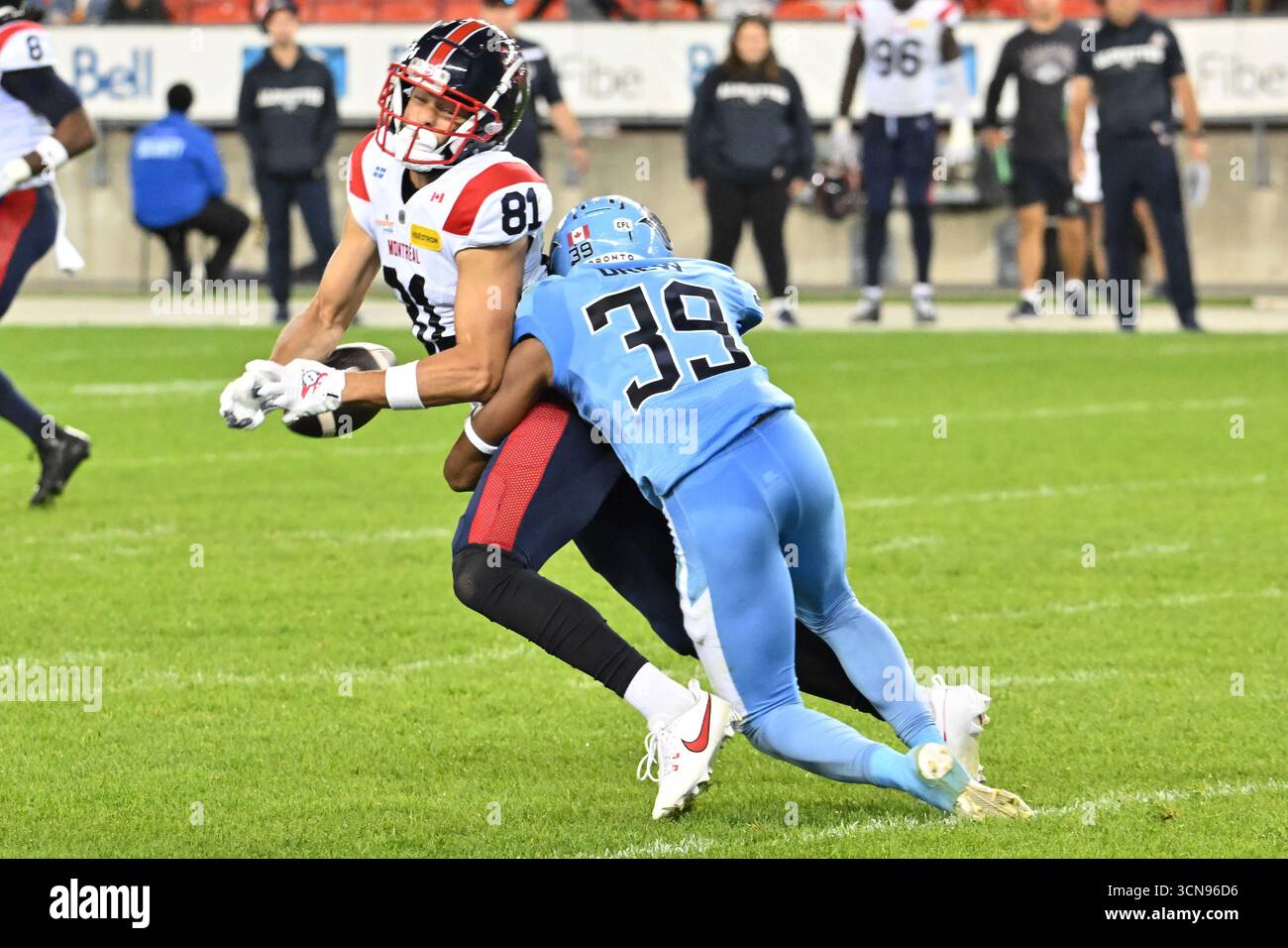 Toronto Argonauts defensive back Willie Drew Jr (39) tackles Montreal ...