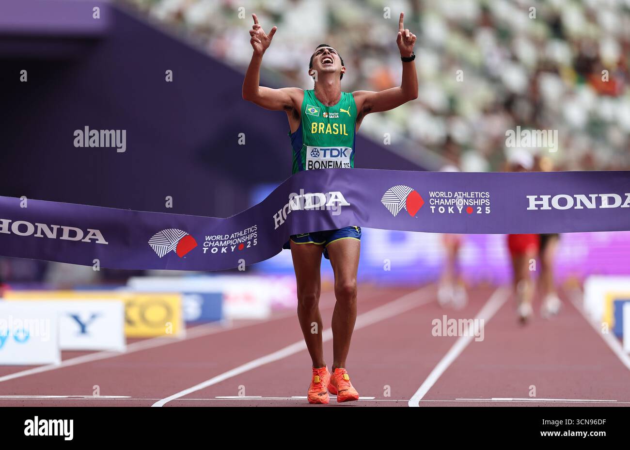 Tokyo, Japan. 20th Sep, 2025. Caio Bonfim of Brazil crosses the finish ...