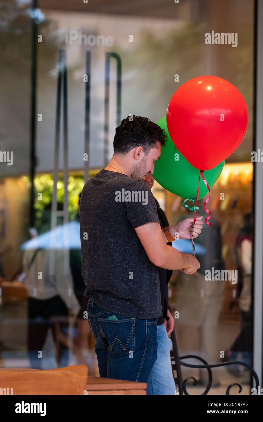 Seattle, USA. 19th Sep, 2025. Just after 6:00pm Pro Palestine ...