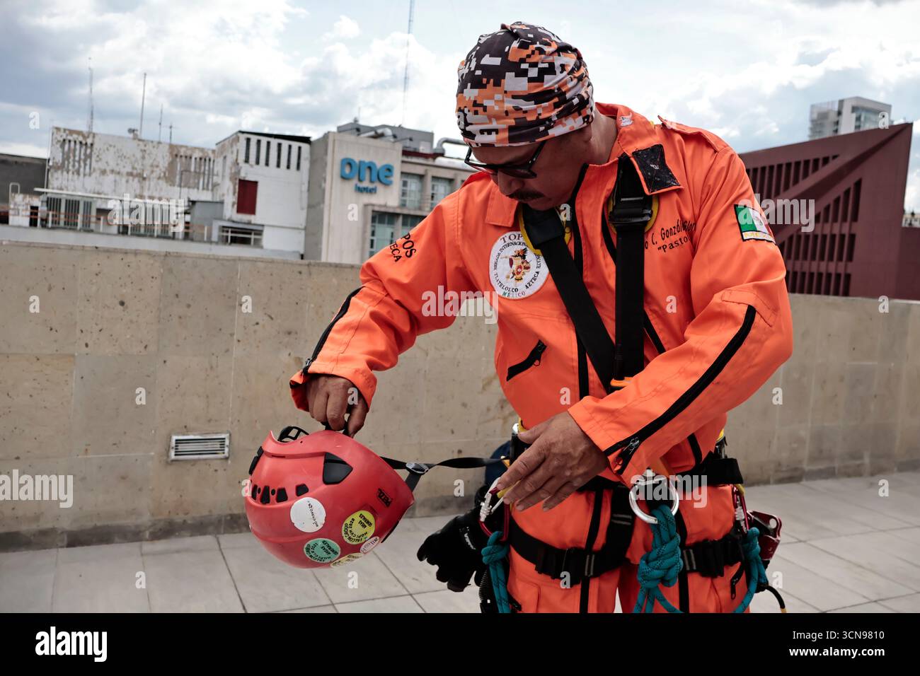 September 19, 2025, Mexico, Cdmx, Mexico: The TOPOS AZTECA rescue group ...