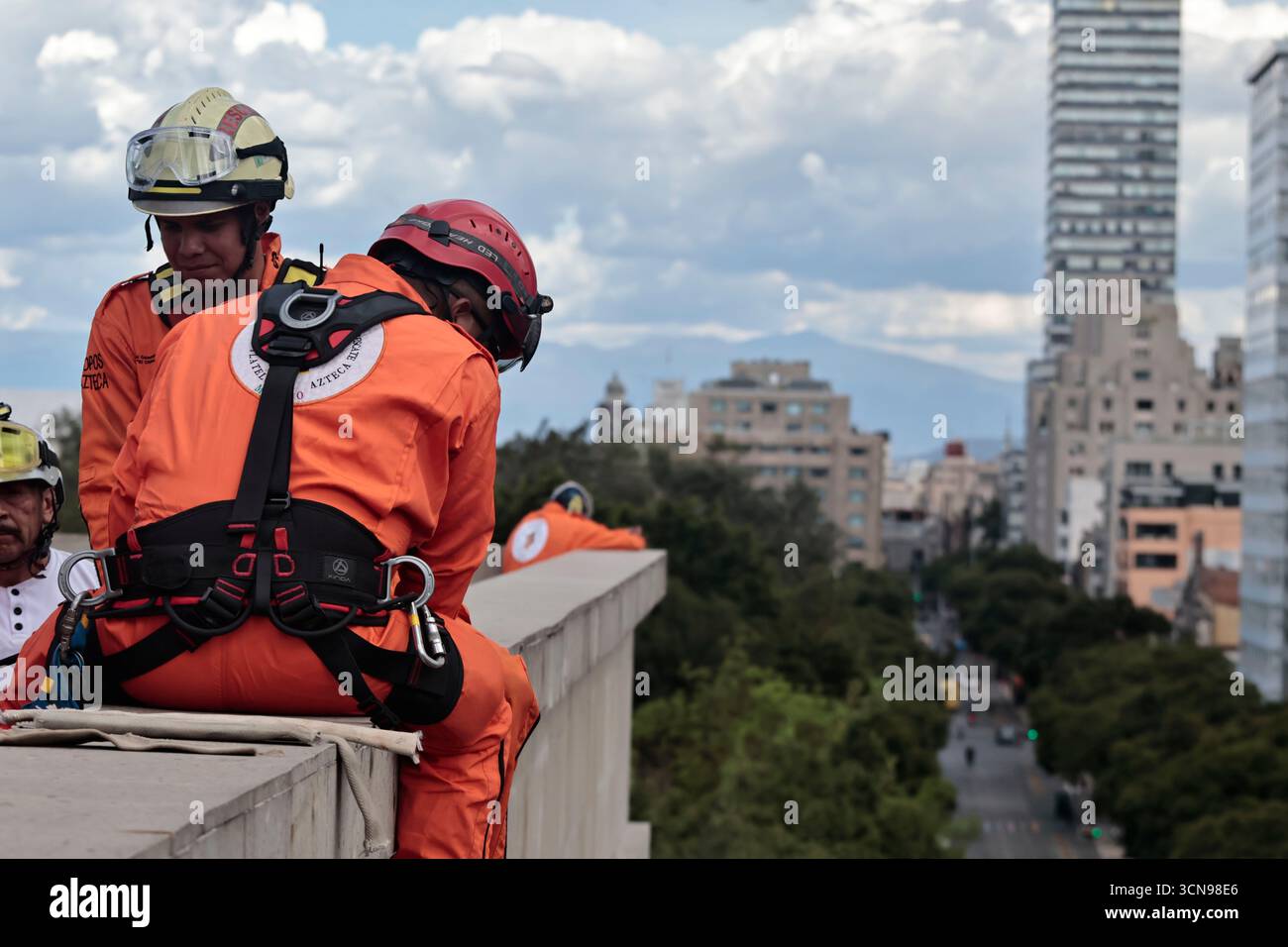 September 19, 2025, Mexico, Cdmx, Mexico: The TOPOS AZTECA rescue group ...