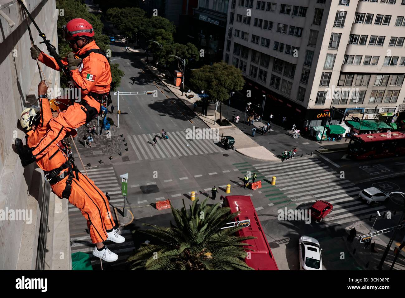 September 19, 2025, Mexico, Cdmx, Mexico: The TOPOS AZTECA rescue group ...