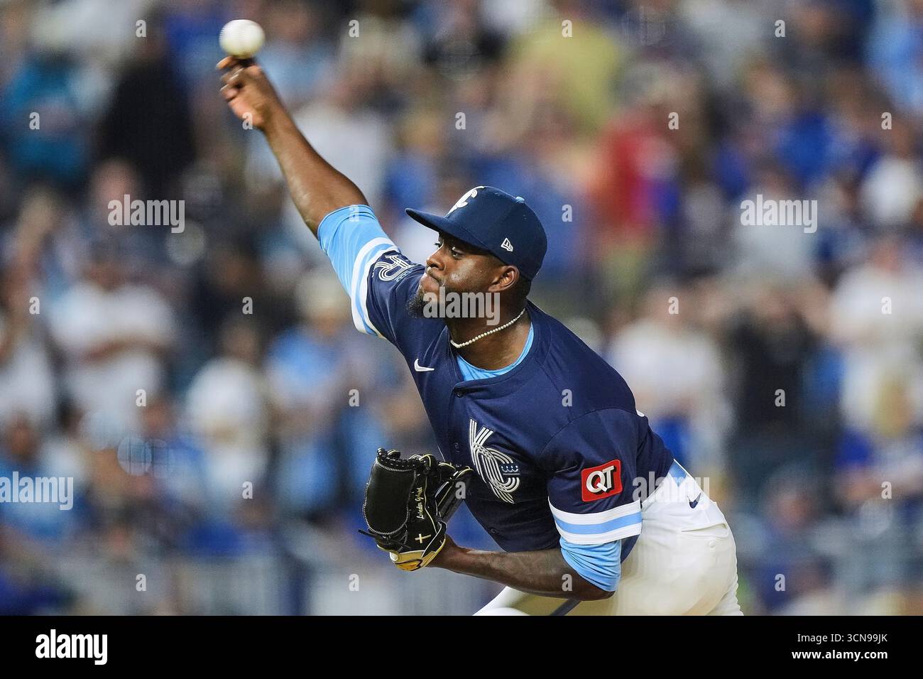 Kansas City Royals relief pitcher Luinder Avila throws during the ninth ...