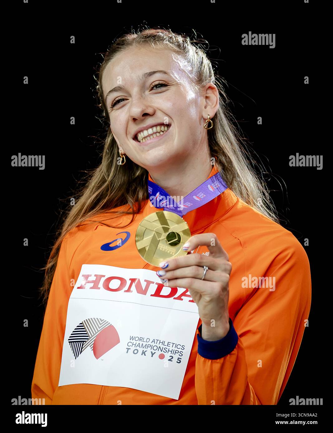 TOKYO - Femke Bol with her gold medal in the 400-meter hurdles during ...