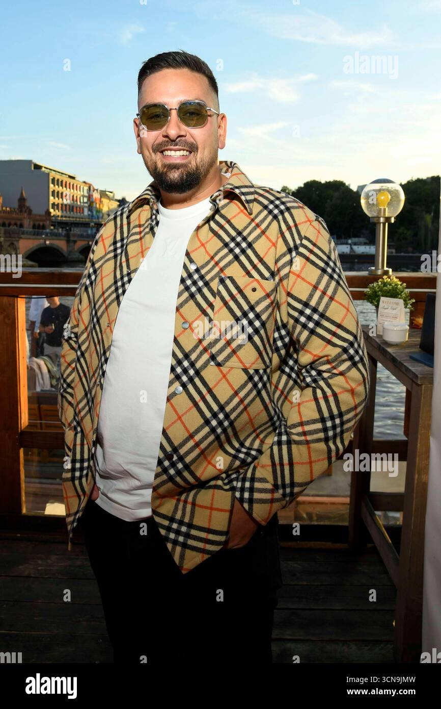 abb Nouri-qmt zu Gast bei der großen Angels Night Release Party von THE ...