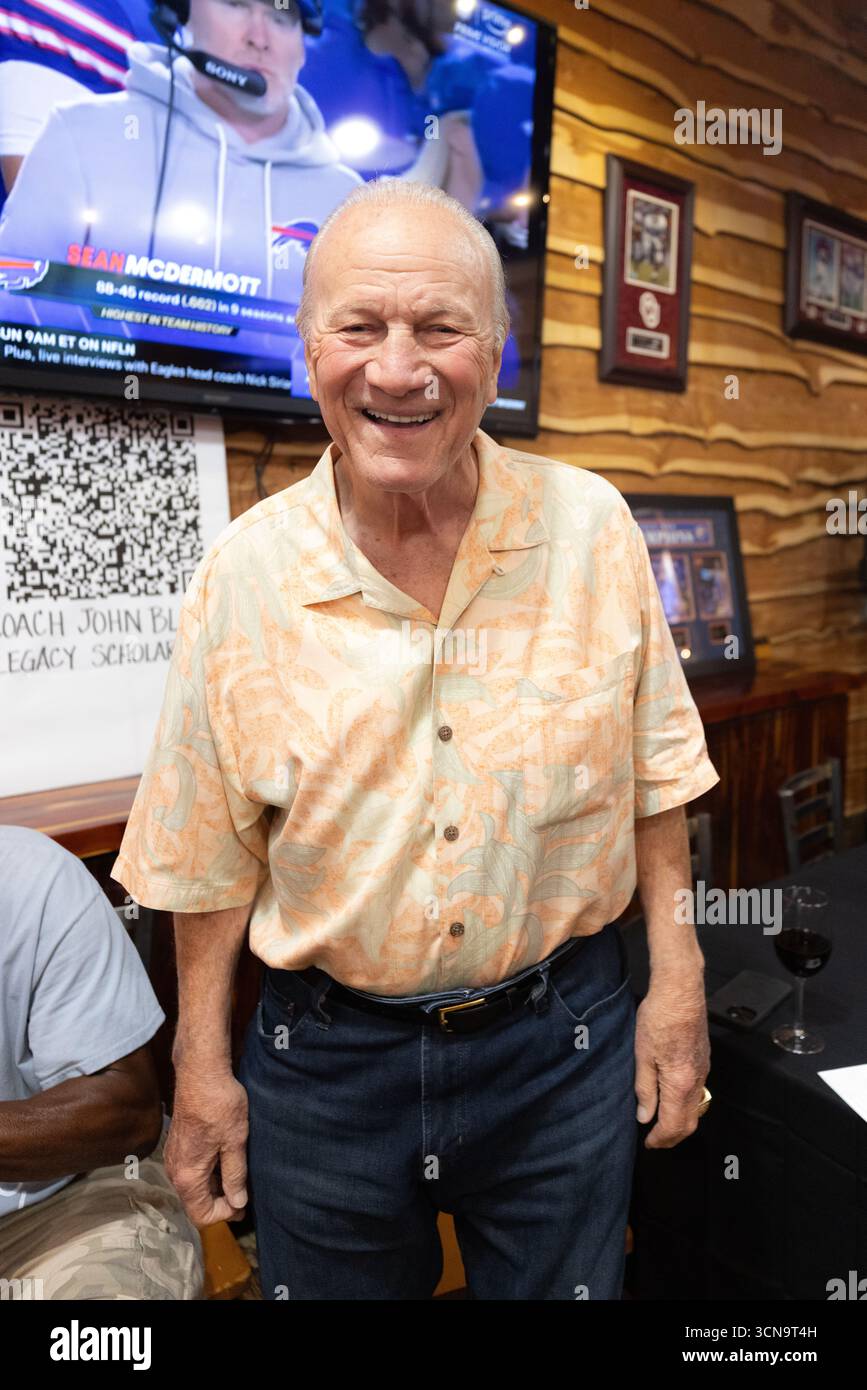 Oklahoma Football Legend Barry Switzer at Coach’s Corner Norman to ...