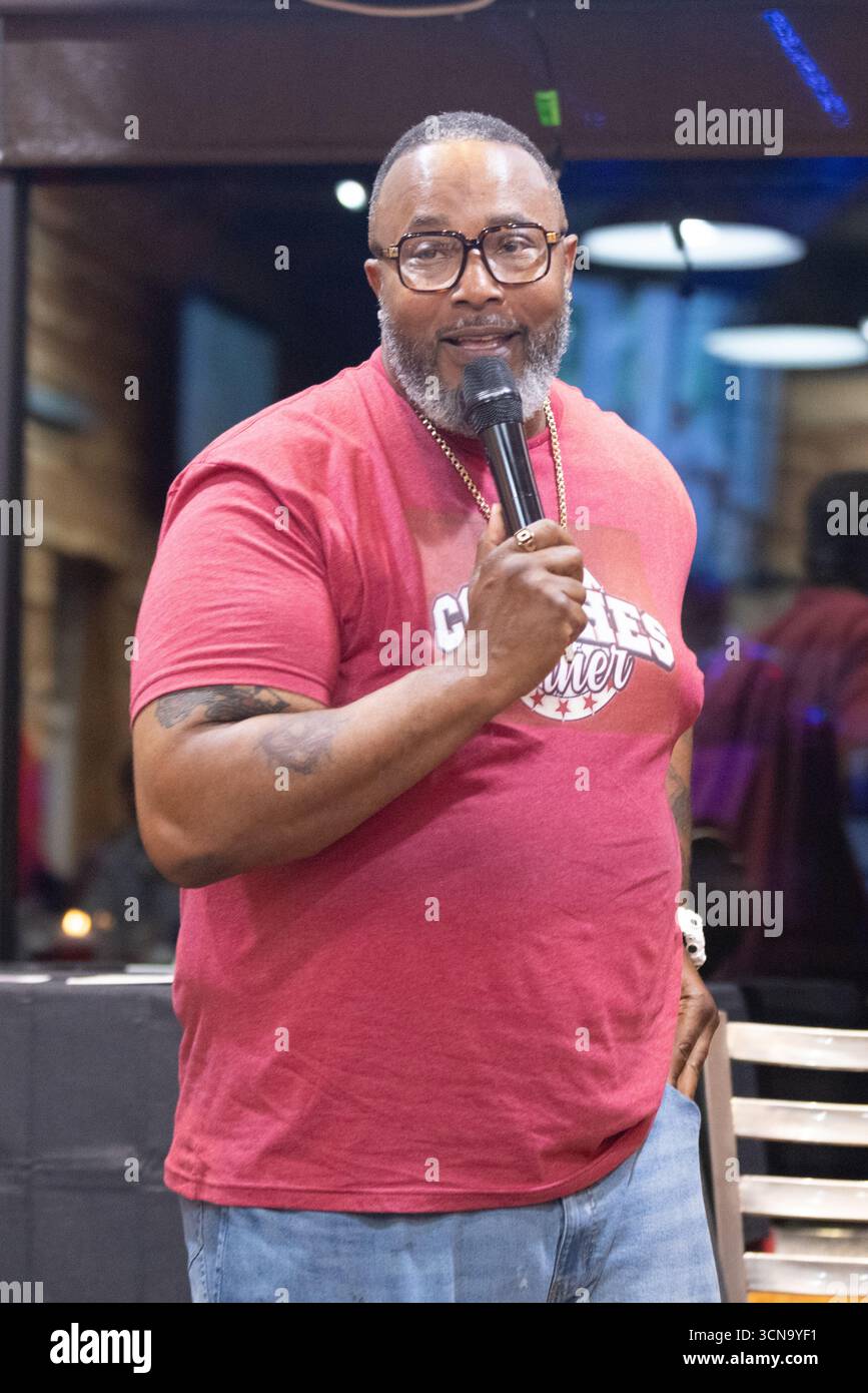 Former Oklahoma Sooner player Corey Wilson speaks at Coach’s Corner ...