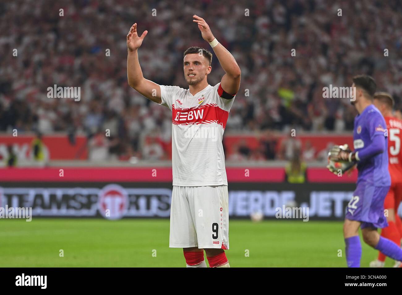 Ermedin Demirovic (VFB Stuttgart), gesture, action, single image ...