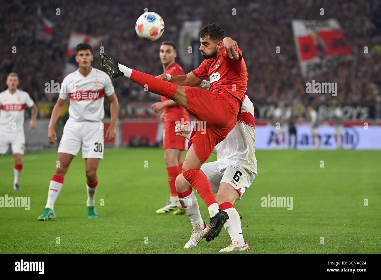 Daniel SINANI (St. Pauli) on the ball, action. Football 1. Bundesliga ...