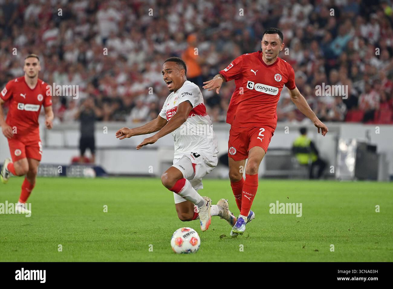 Manolis SALIAKAS (St. Pauli), action, duels against Jamie LEWELING (VFB ...
