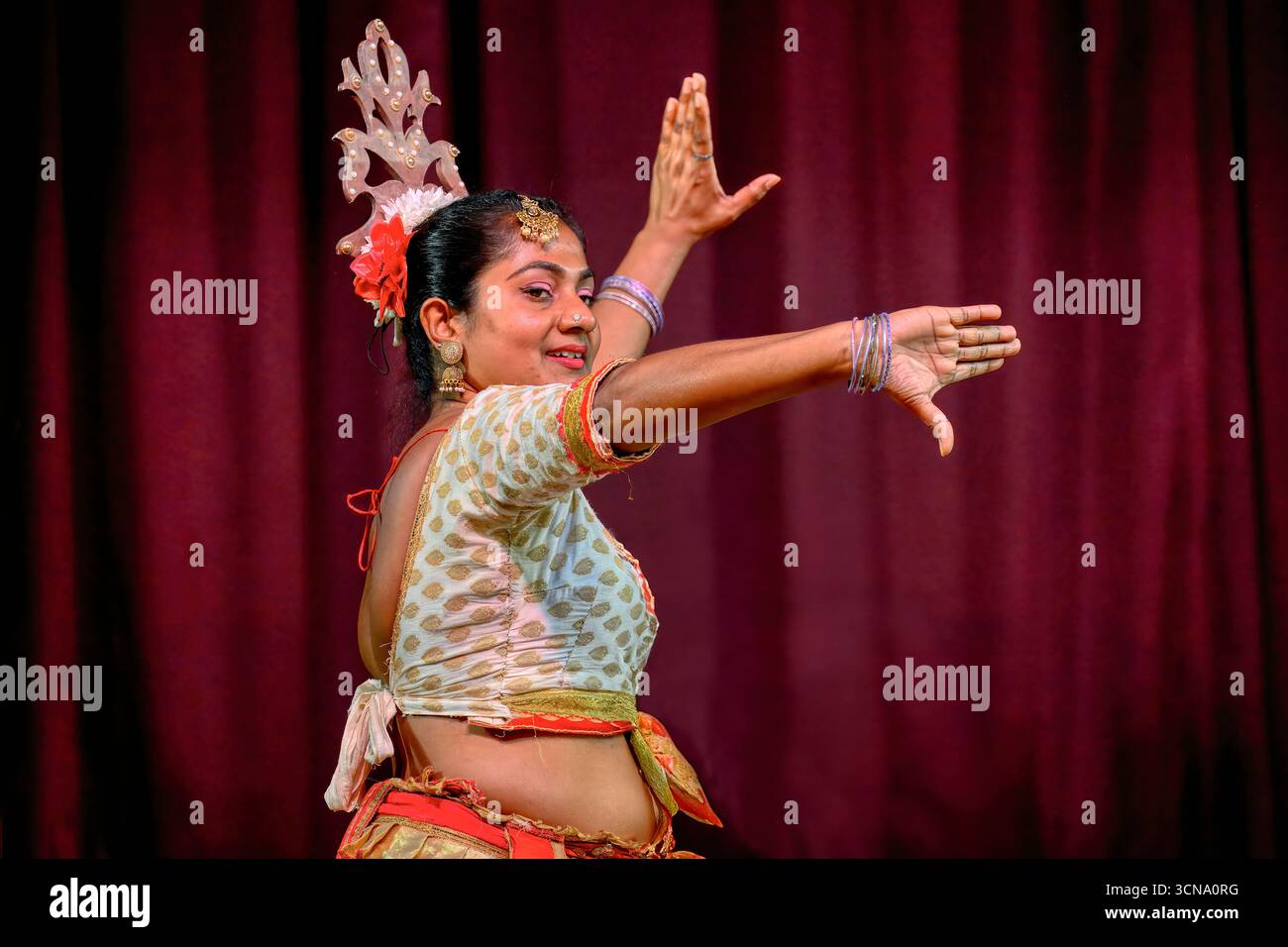 Kandi Lake Club Cultural Dance Show, Kandy, Sri Lanka Stock Photo - Alamy