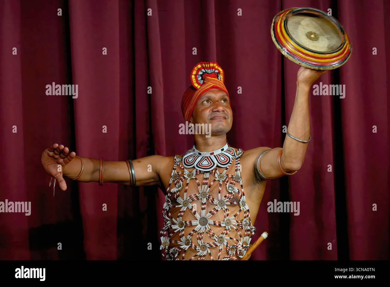 Kandi Lake Club Cultural Dance Show, Plate juggler, Kandy, Sri Lanka ...