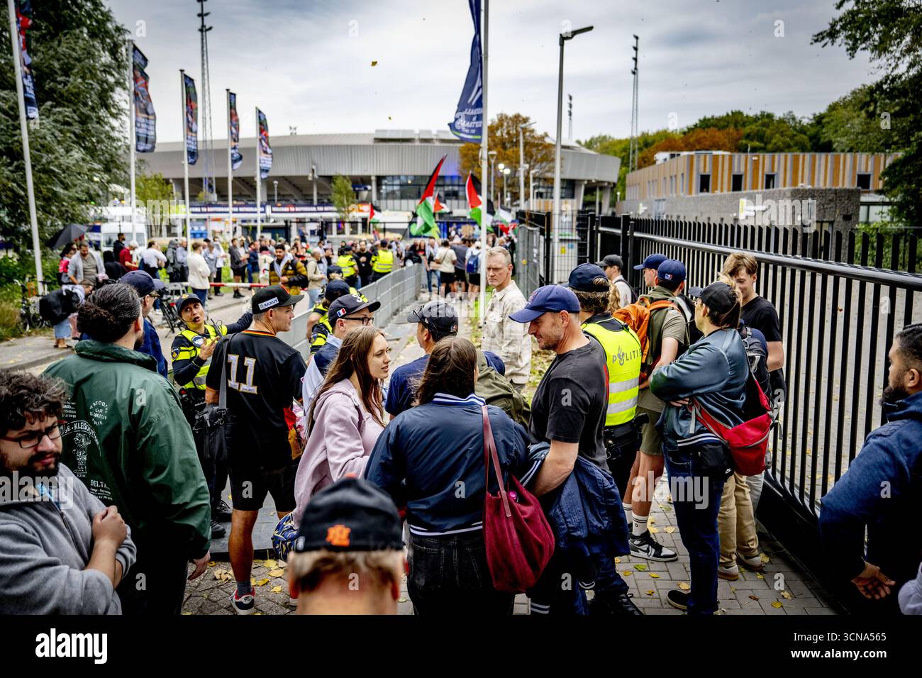 ROTTERDAM - Baseball fans will not be allowed into the Neptunus station ...