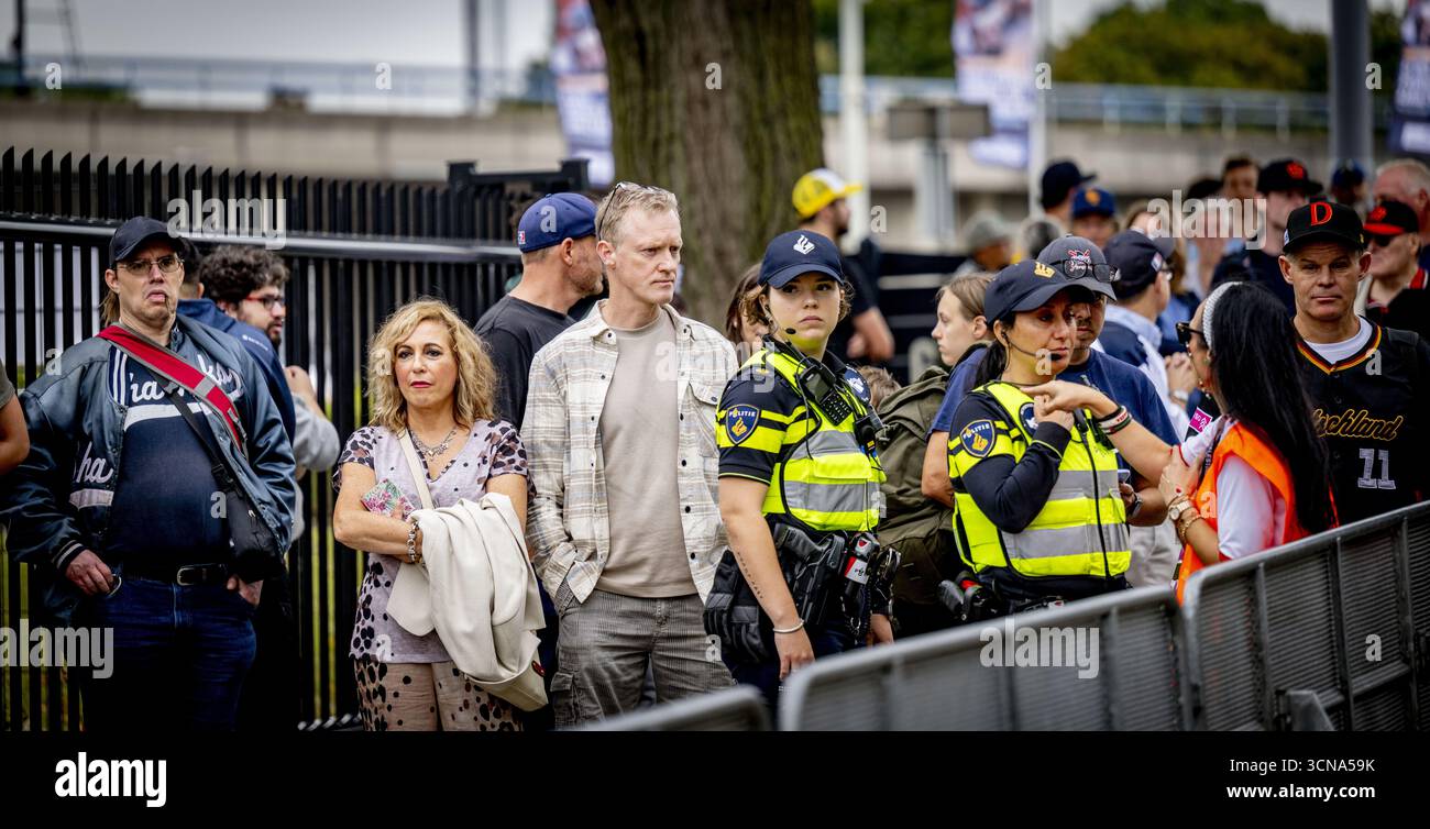 ROTTERDAM - Baseball fans will not be allowed into the Neptunus station ...