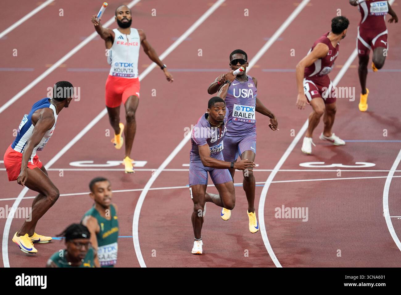 United States' Demarius Smith receives the baton from United States ...