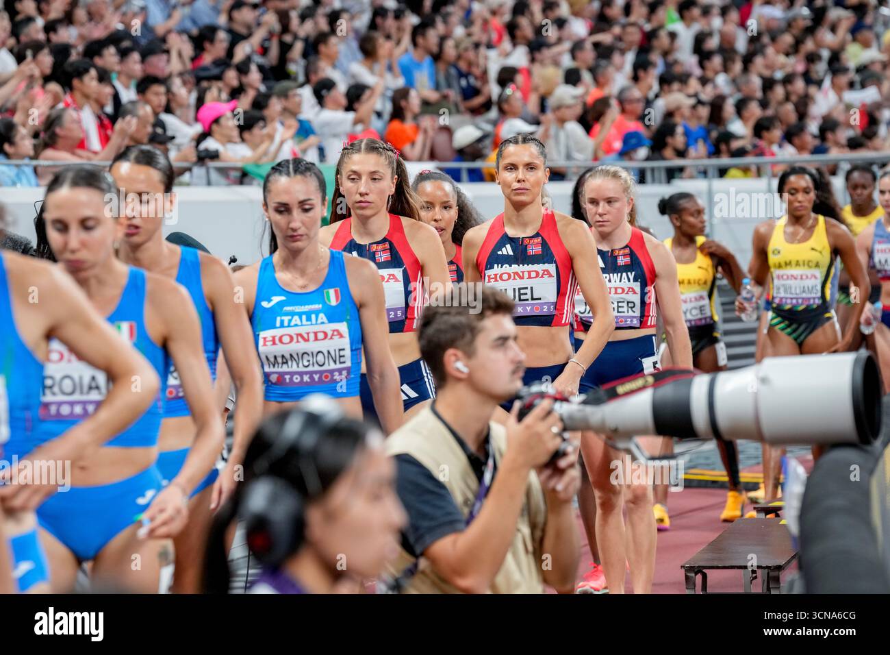 Tokyo, Japan 20250920. The women run the qualification 4x400 meter ...