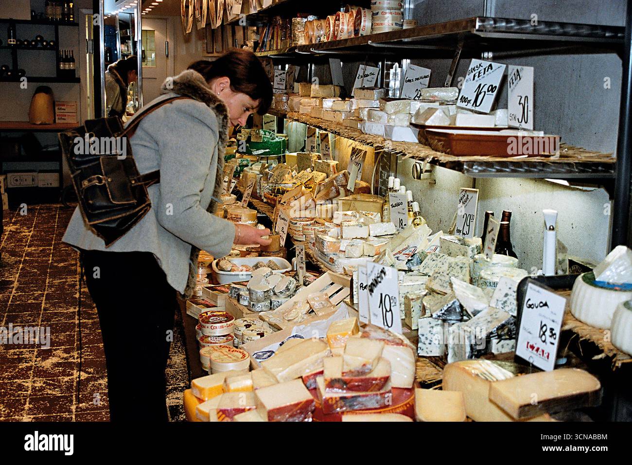 Copenhagen/ Denmark/30 DECEMBER 2003/Food consumers shopping food ...