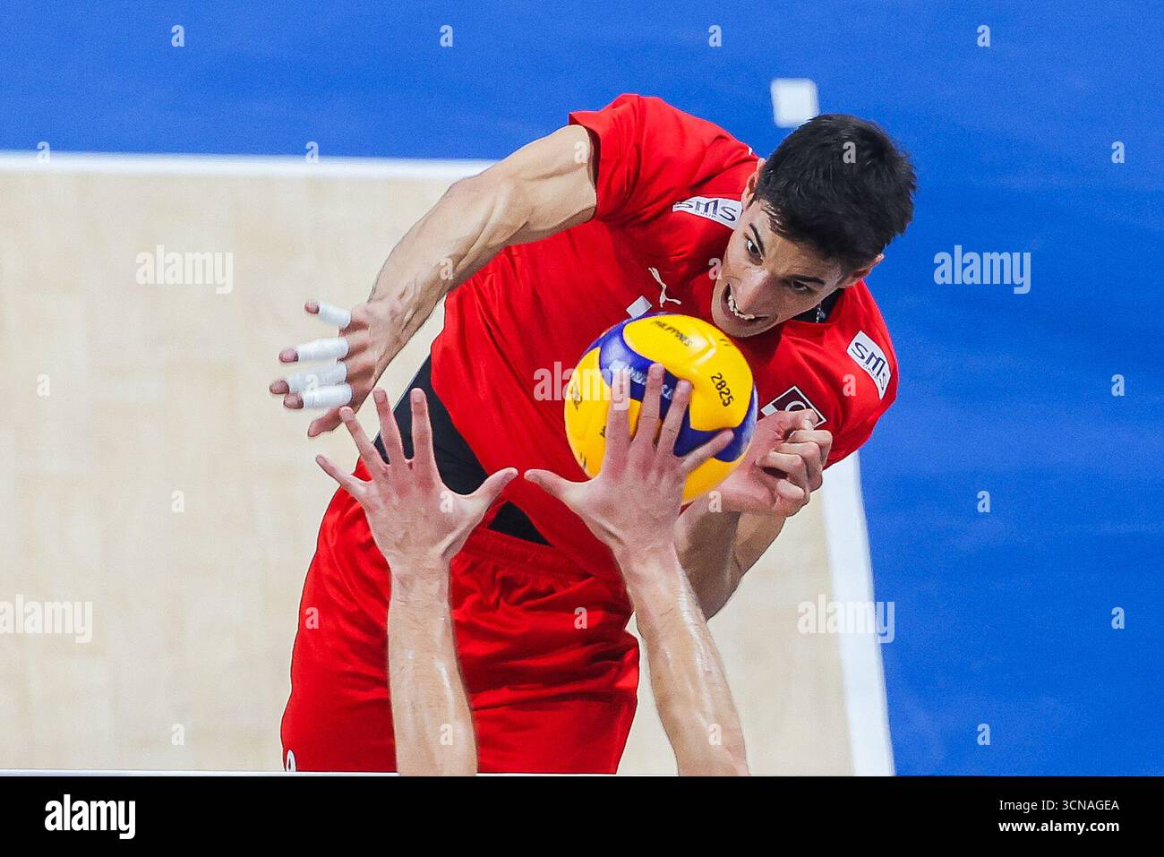 (250920) -- PASAY CITY, Sept. 20, 2025 (Xinhua) -- Ramazan Efe ...