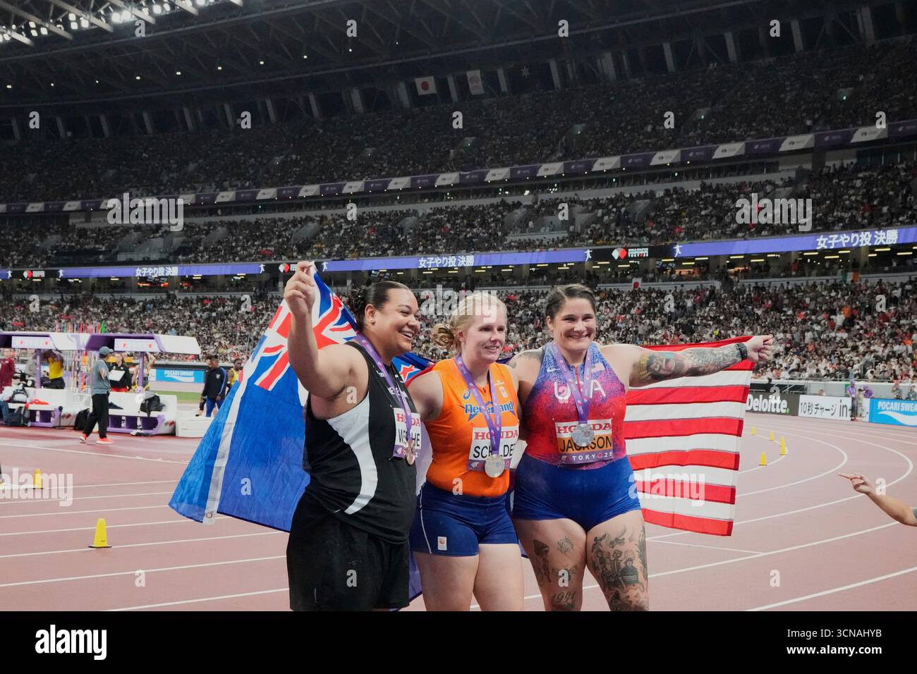 Netherlands' gold medalist Jessica Schilder, center, reacts with United ...