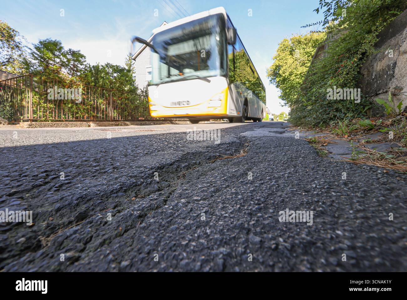 Marode Infrastruktur, Marode Strassen. Viele Strassen in Deutschland ...