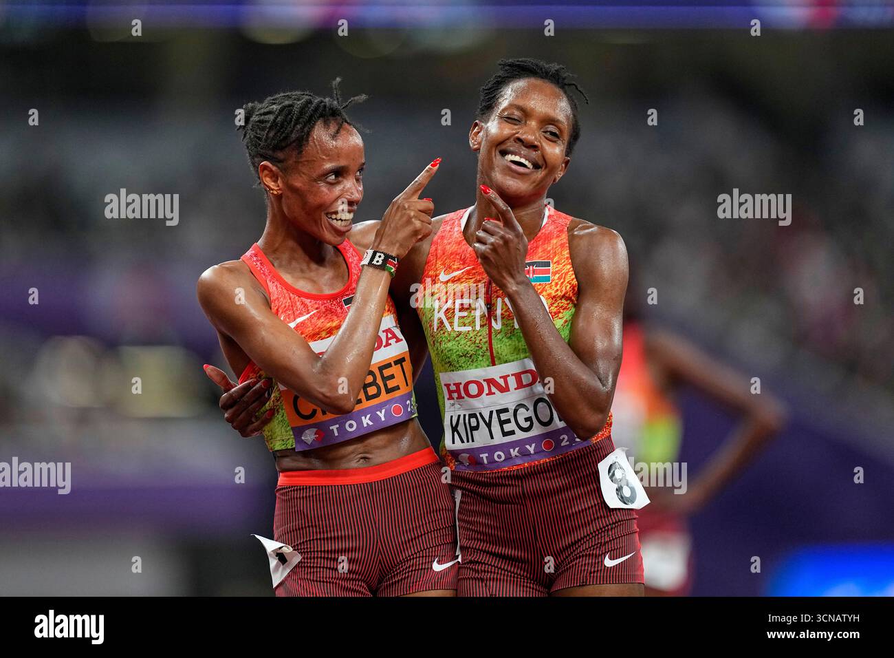 Kenya's Beatrice Chebet, gold, and Kenya's Faith Kipyegon, silver ...