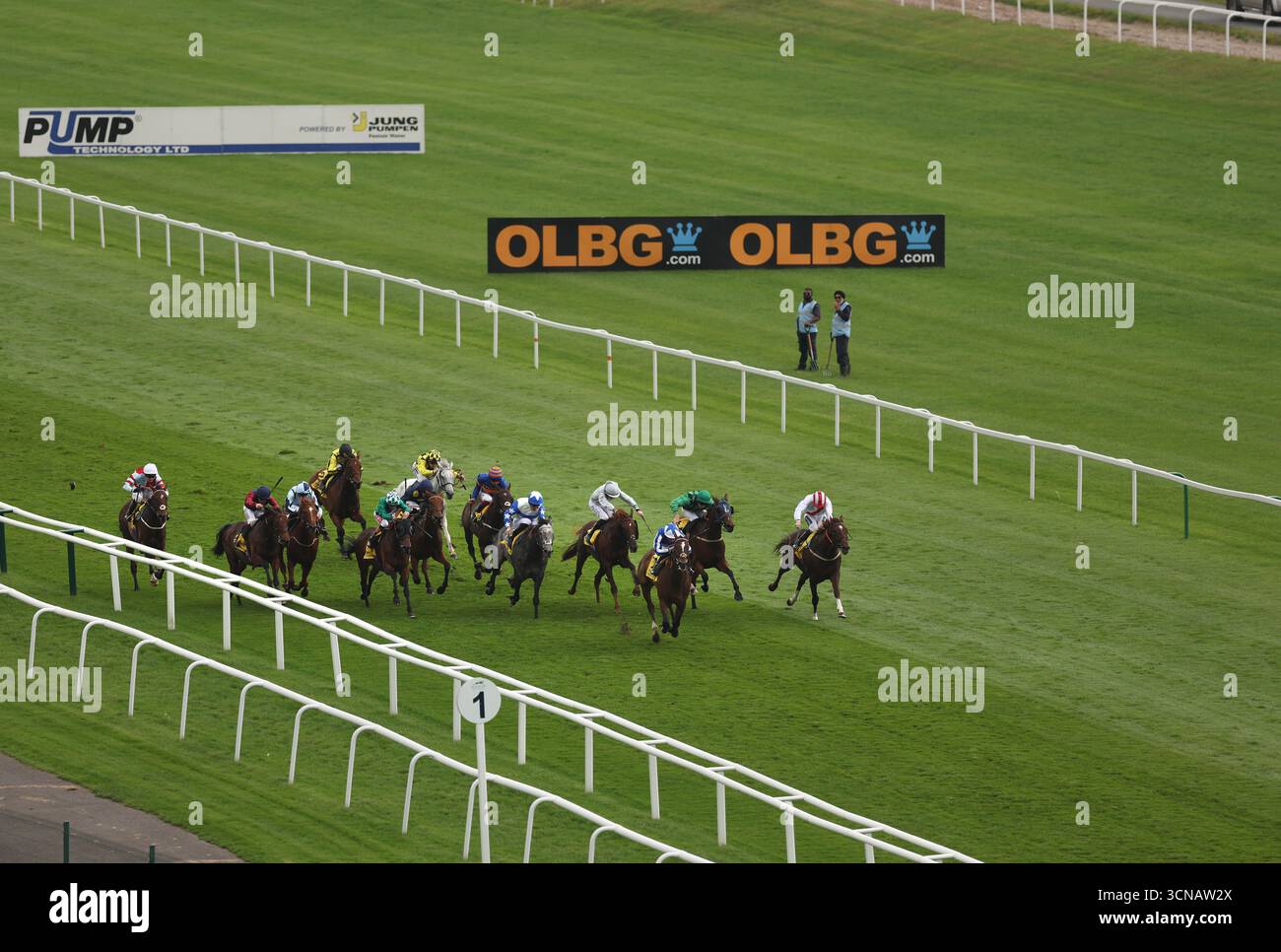 Runners and riders during the Dubai Duty Free Autumn Cup Handicap ...