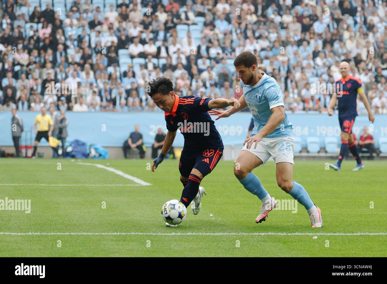 MALMÖ, SVERIGE 20250920Djurgårdens Keita Kosugi och Malmös Gabriel Dal ...