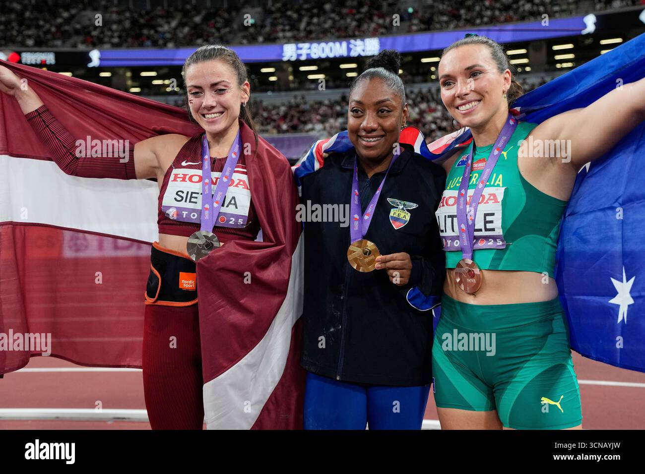 Gold medalist Ecuador's Juleisy Angulo, centre, stands with silver ...