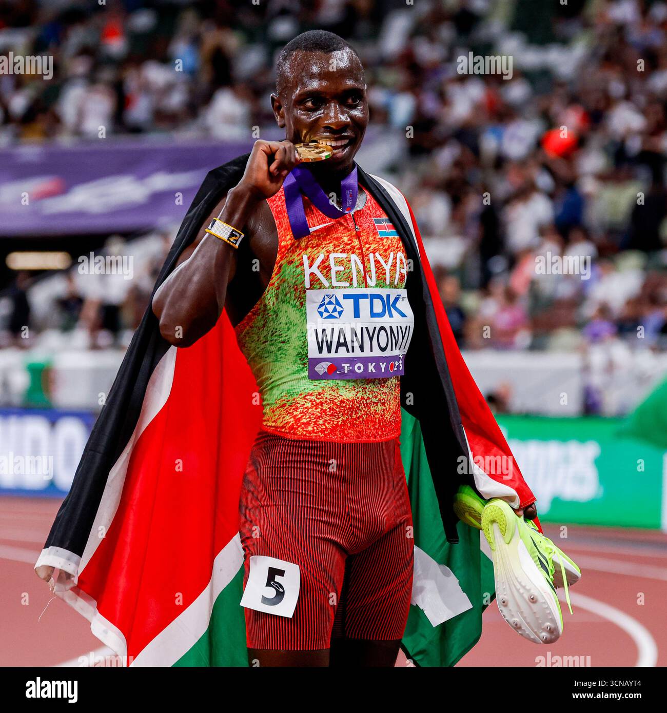 winner Emmanuel Wanyonyi of Kenya shows his gold medal and celebrates ...