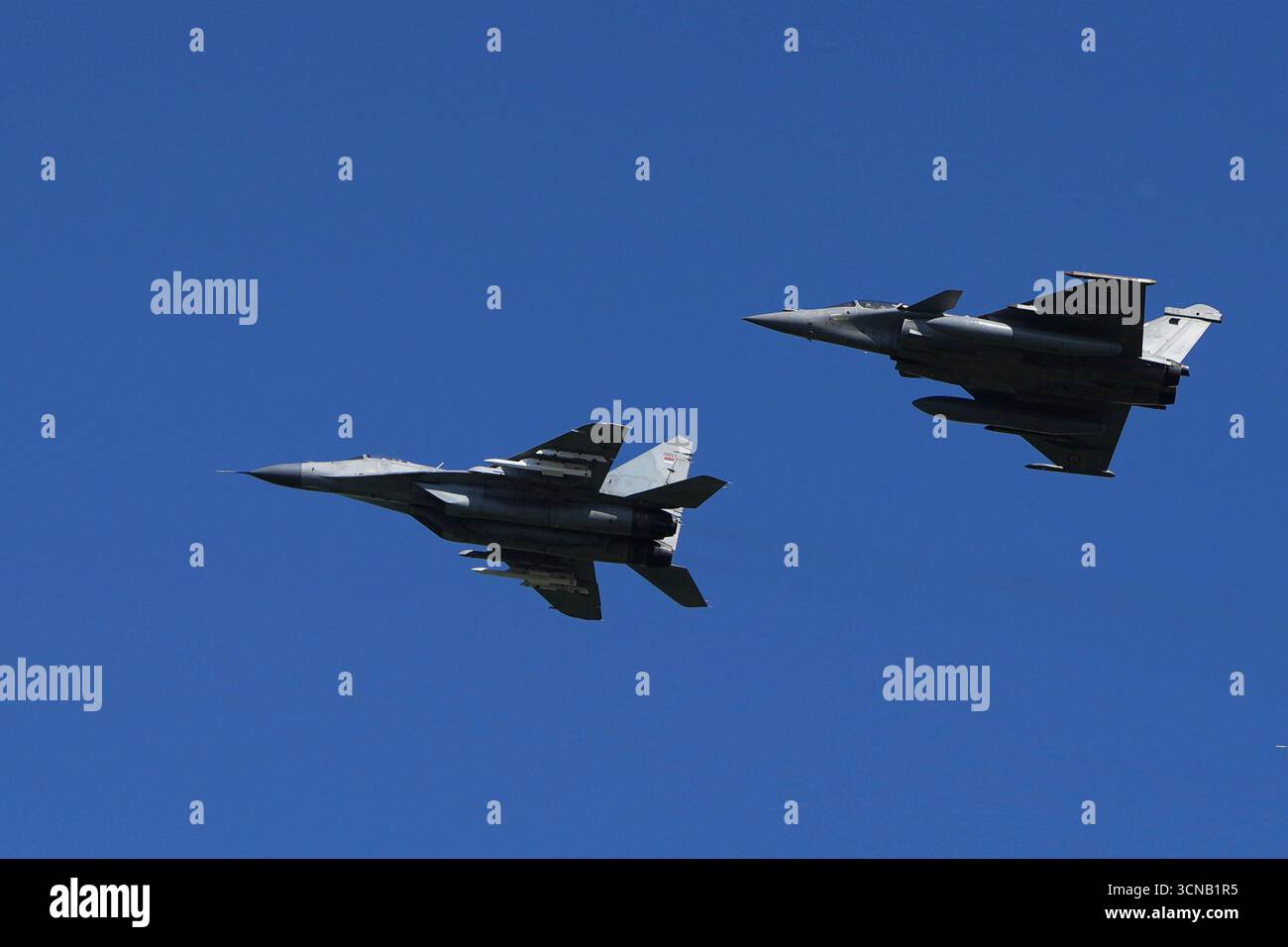 A Serbian army MiG-29 jet, left and and a French Air Force Rafale ...