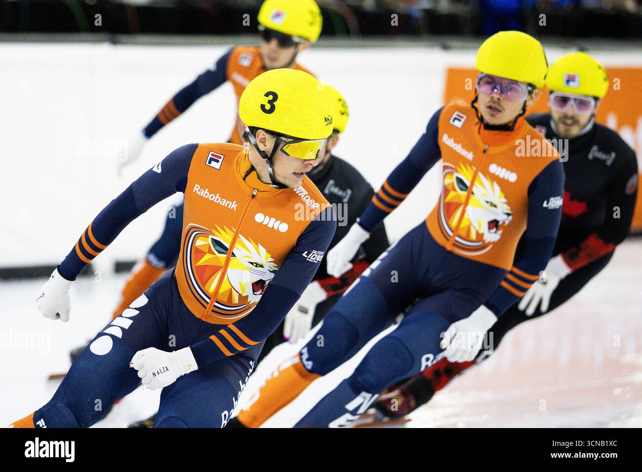 HEERENVEEN – Jens van 't Wout, Melle van 't Wout (l-r) during the 500 ...