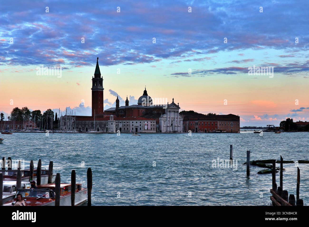 Venice lagoon dusk basilica hi-res stock photography and images - Alamy
