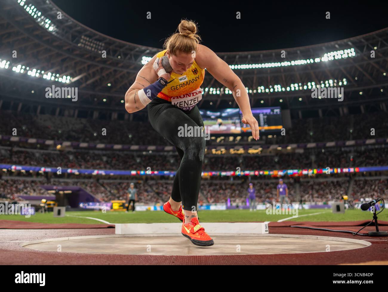 20 September 2025, Japan, Tokio: Athletics: World Championships, shot put, final. Alina Kenzel ...
