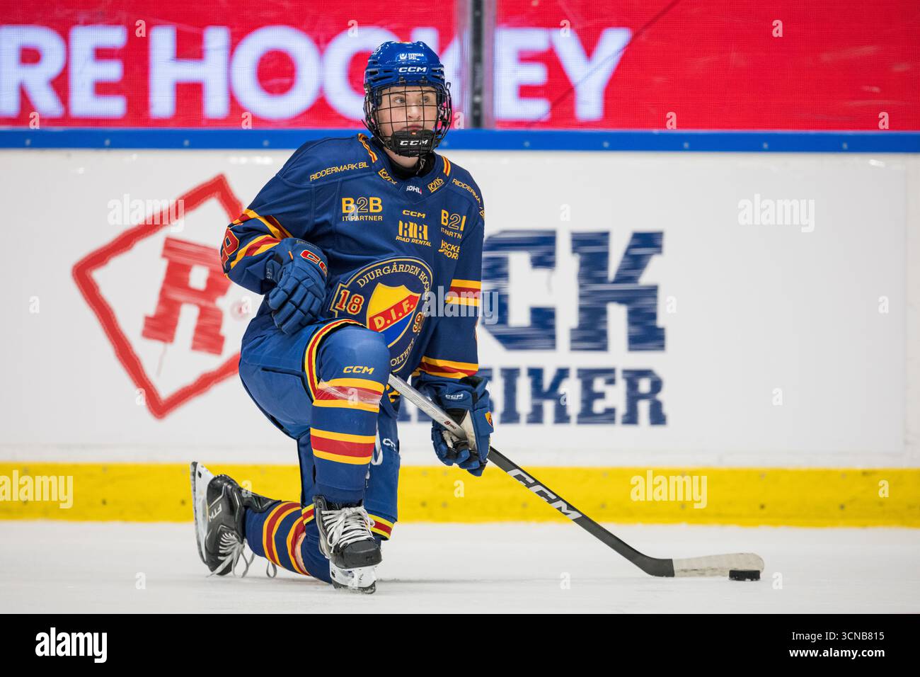 250920 Djurgårdens Linn Mattsson under uppvärmning inför ...