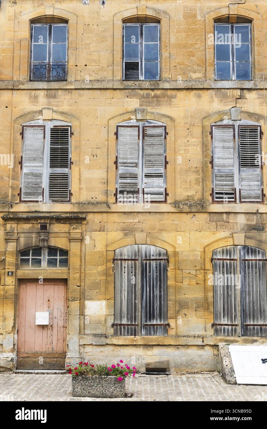 Historic house facade, abandoned building, yellow sandstone, Marville ...