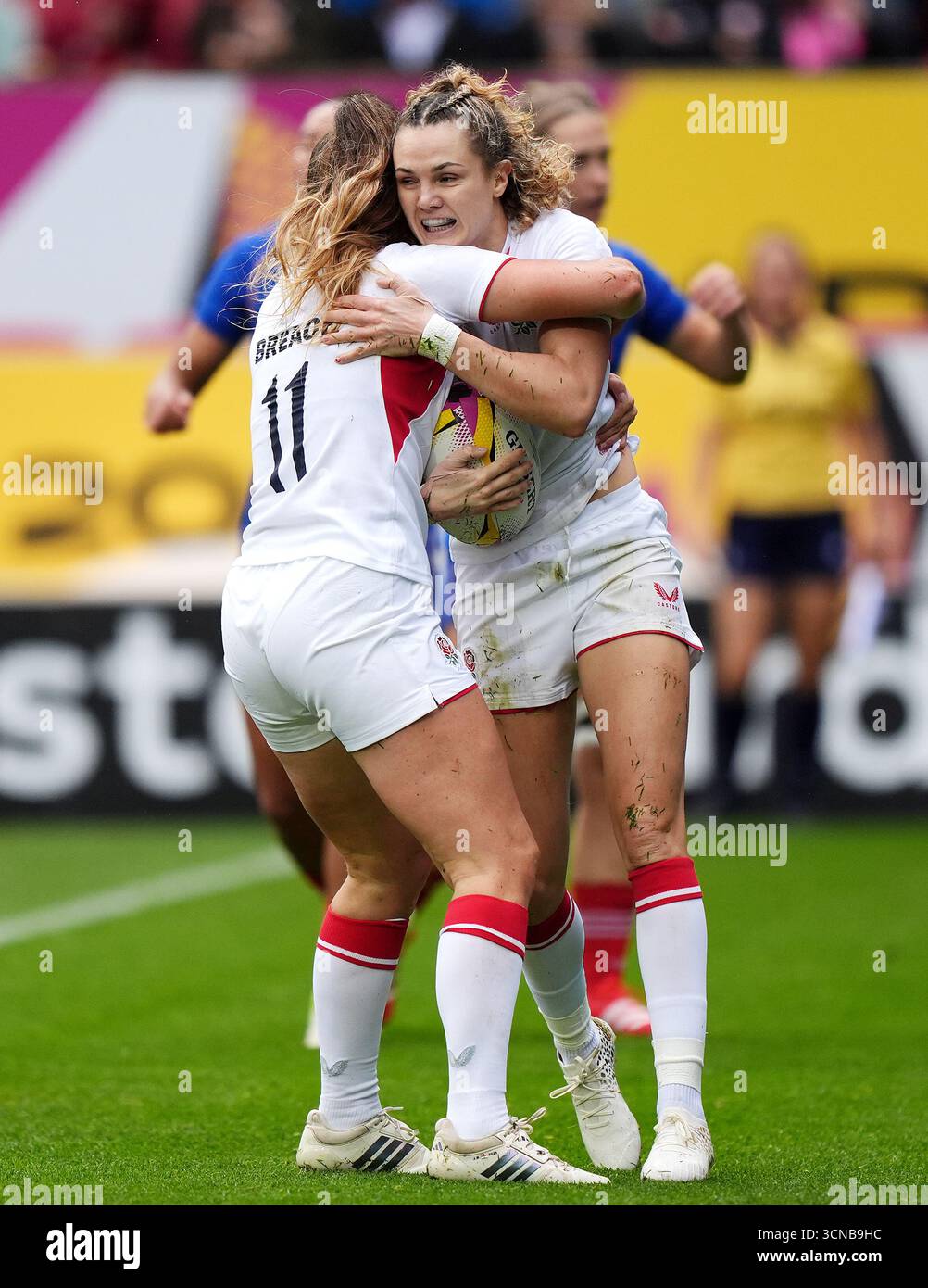 England's Ellie Kildunne (right) celebrates scoring a try with Jess ...