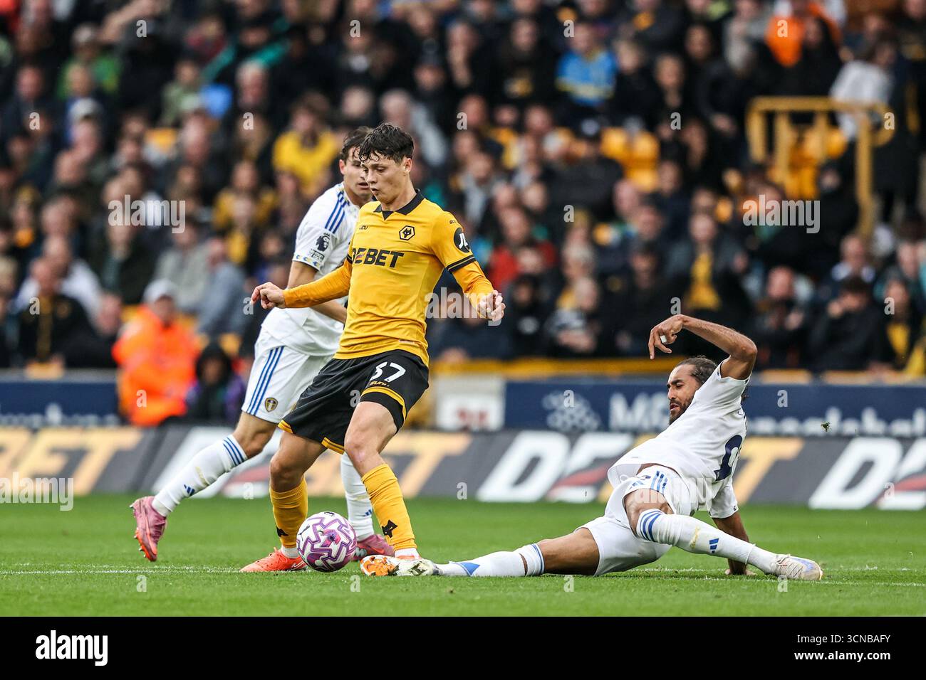 Dominic Calvert-Lewin of Leeds United slides in on Ladislav Krejčí of ...